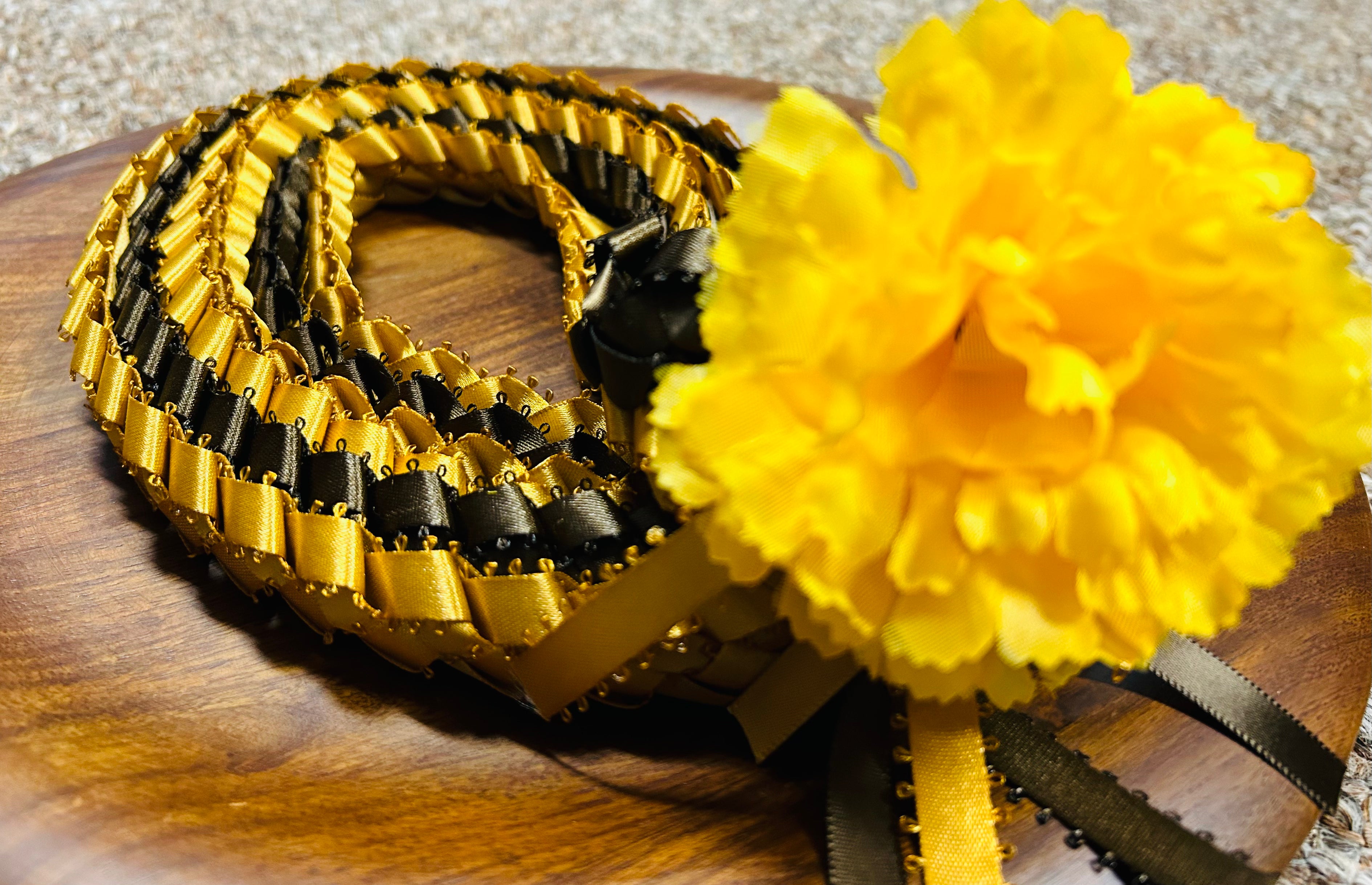TRIPLE STRAND LEI WITH CARNATION [Assorted Colors Available ...